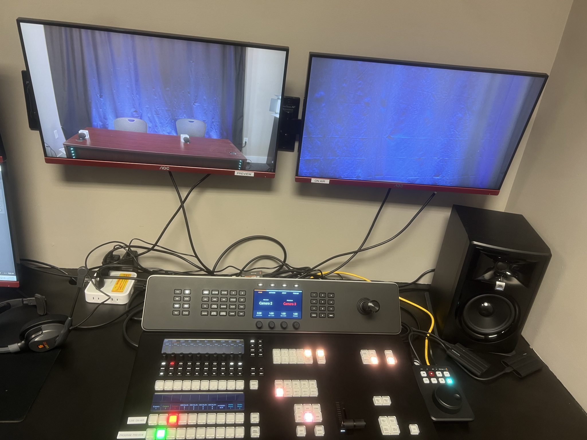 Communication students hold watch party at new NEC-TV Studio | The New ...